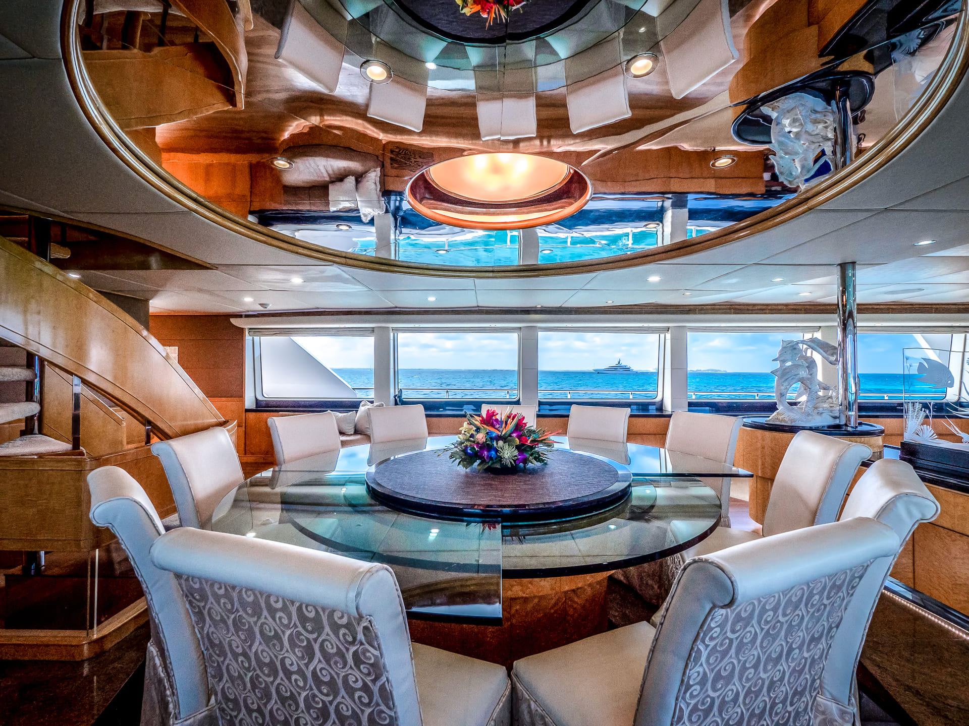 Island Heiress yate a motor de 44 metros en alquiler con 6 camarotes ...