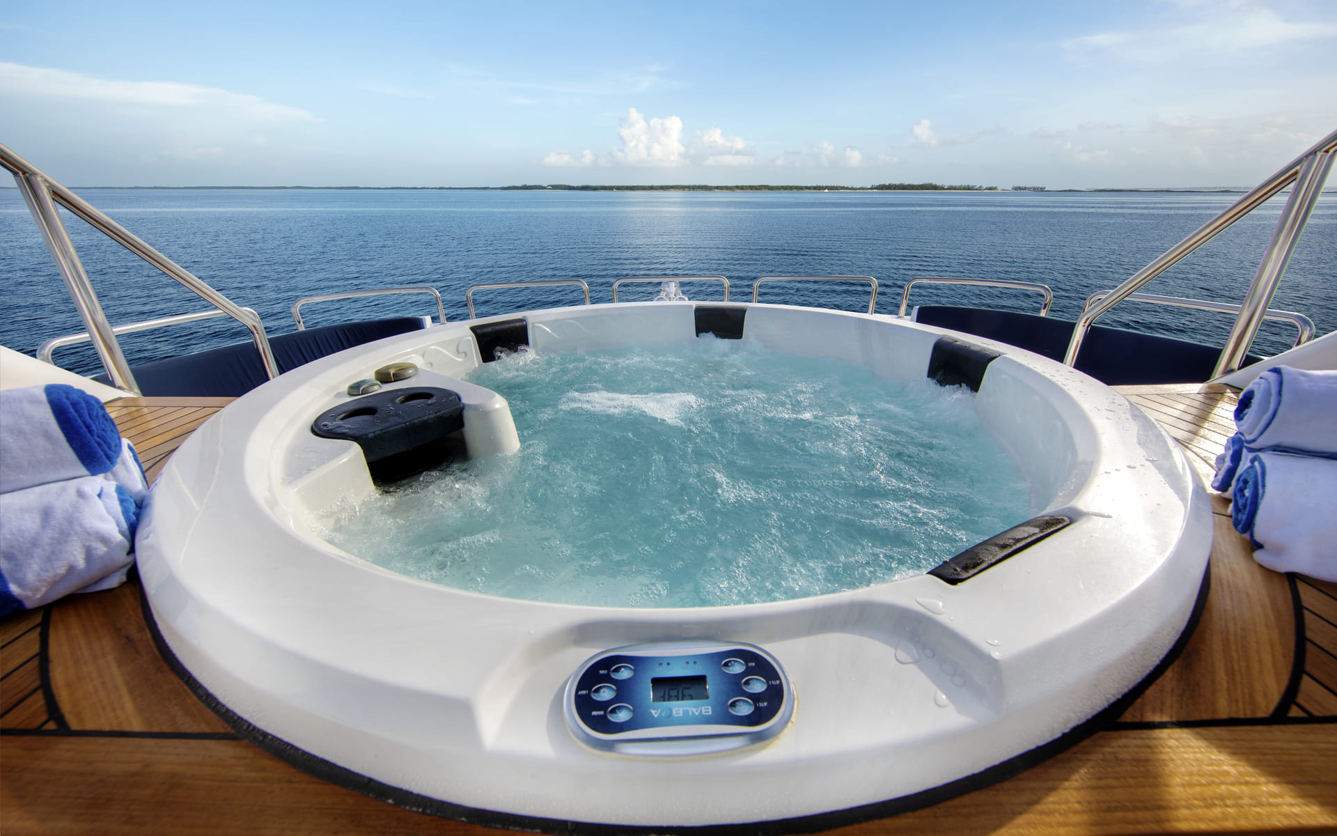 Island Heiress yate a motor de 44 metros en alquiler con 6 camarotes ...